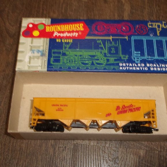 Vintage | Toys | Roundhouse Railroad Union Pacific Hopper Car Train ...